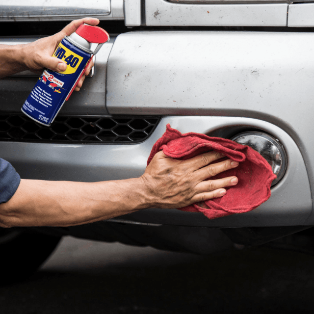 Het beroemde WD-40 Multi-Use Product met Smart Straw spuitsysteem